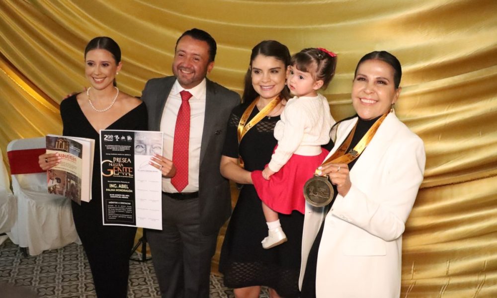 Entrega Aldo Ledezma presea “Nuestra Gente” a personalidades destacadas de Cuautitlán por el 200 ...